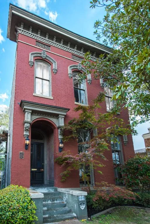Stay at Downtown Memphis Shellcrest Apartments in Memphis - GoStayy