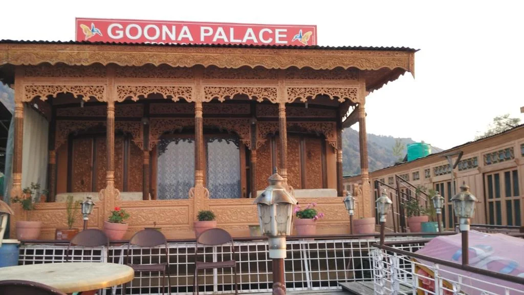 Stay at Goona palace houseboats in Srinagar - GoStayy